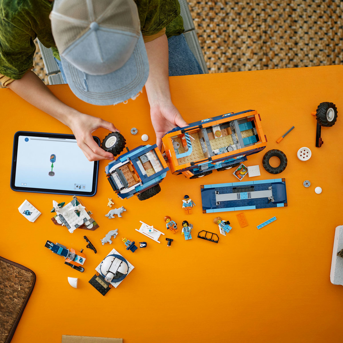 Camionul laborator stiintific al exploratorilor arctici [60471] | 589 ...